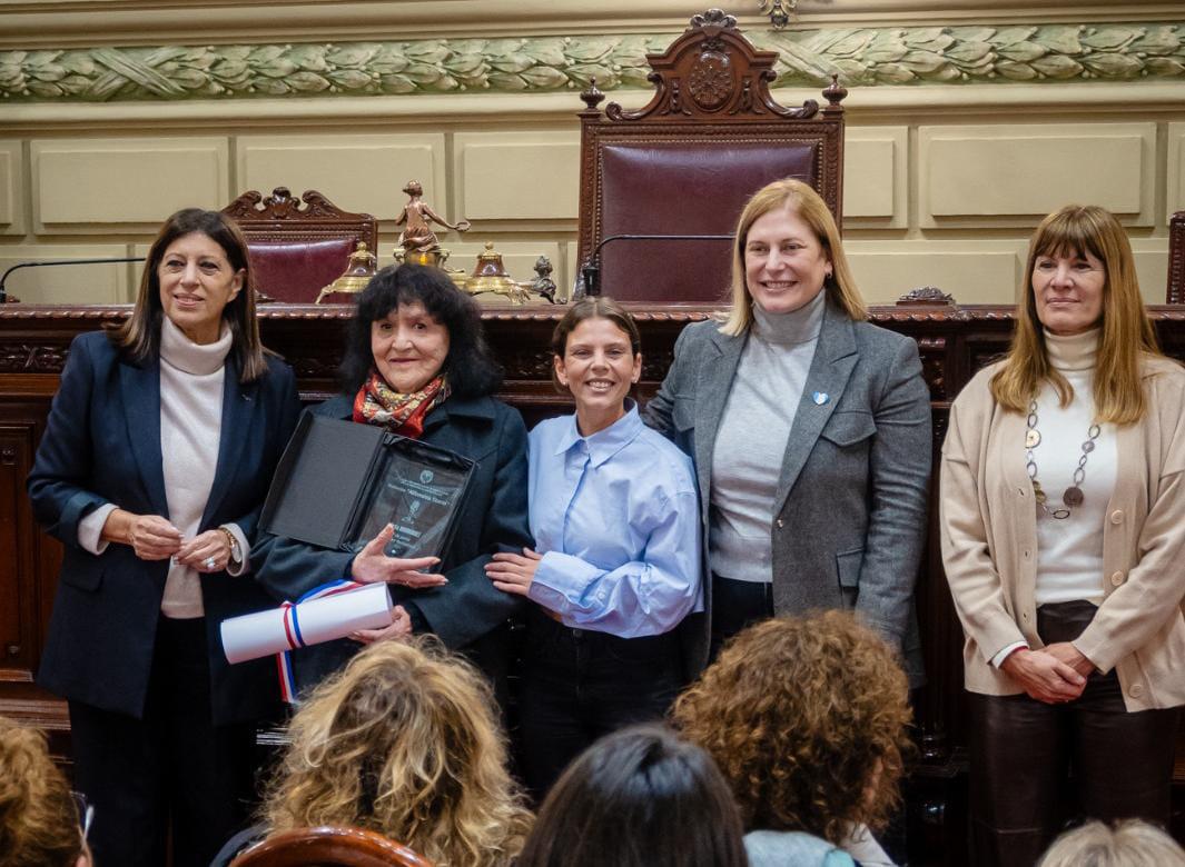 La periodista Mirta Rodríguez recibió la distinción Alfonsina Storni